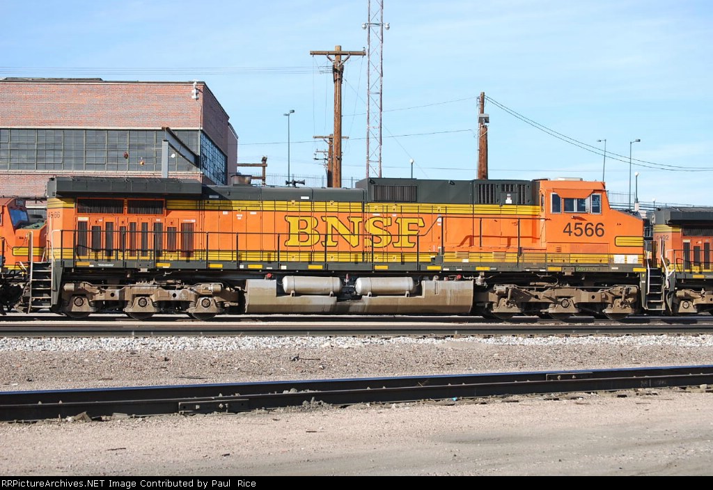 BNSF 4566